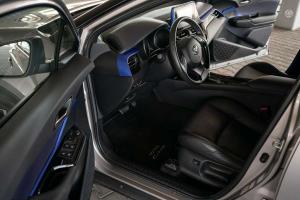 Серый Тойота C-HR 2017 в Вильнюс, объемом двигателя 1.80 л и пробегом 110 тыс. км за 18199 €, фото 10 на AUTOMOTO.COM.LV