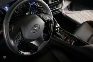 Серый Тойота C-HR 2017 в Вильнюс, объемом двигателя 1.80 л и пробегом 110 тыс. км за 18199 €, фото 11 на AUTOMOTO.COM.LV