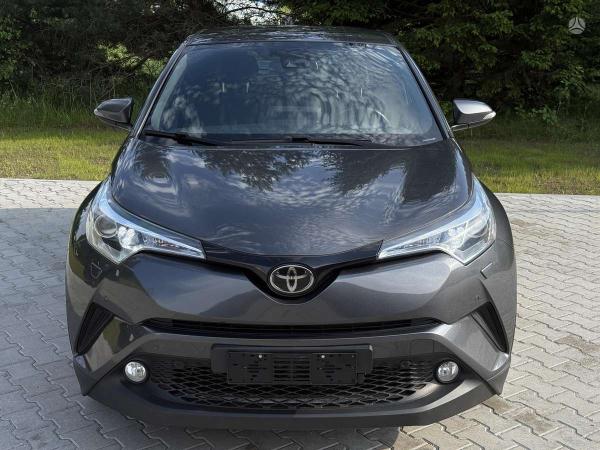 Grey Toyota C-HR 2017 in Utena, with an engine capacity of 1.20 L and mileage of 162 thousand km for 11600 €, photo 4 on AUTOMOTO.COM.LV