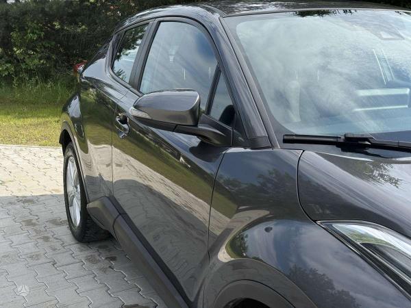 Grey Toyota C-HR 2017 in Utena, with an engine capacity of 1.20 L and mileage of 162 thousand km for 11600 €, photo 9 on AUTOMOTO.COM.LV