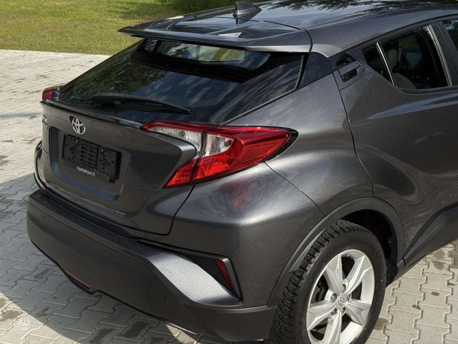 Grey Toyota C-HR 2017 in Utena, with an engine capacity of 1.20 L and mileage of 162 thousand km for 11600 €, photo 18 on AUTOMOTO.COM.LV
