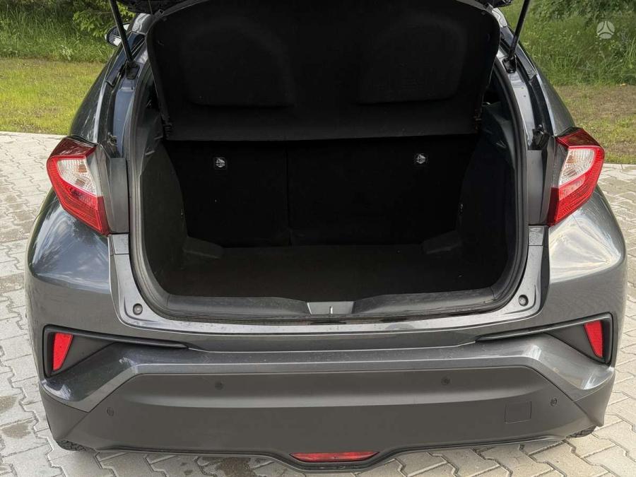 Grey Toyota C-HR 2017 in Utena, with an engine capacity of 1.20 L and mileage of 162 thousand km for 11600 €, photo 20 on AUTOMOTO.COM.LV