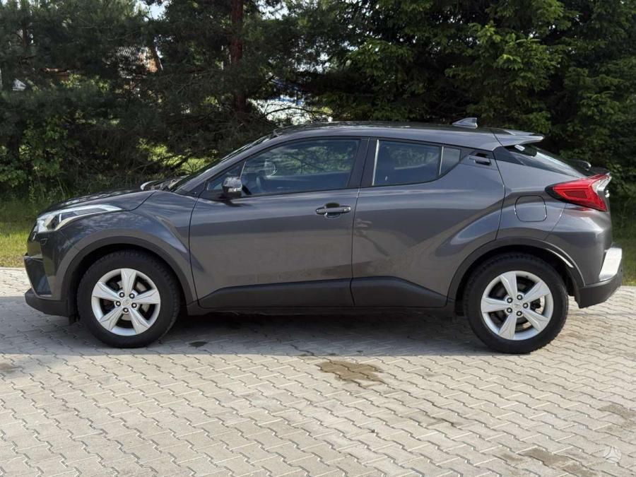 Grey Toyota C-HR 2017 in Utena, with an engine capacity of 1.20 L and mileage of 162 thousand km for 11600 €, photo 21 on AUTOMOTO.COM.LV