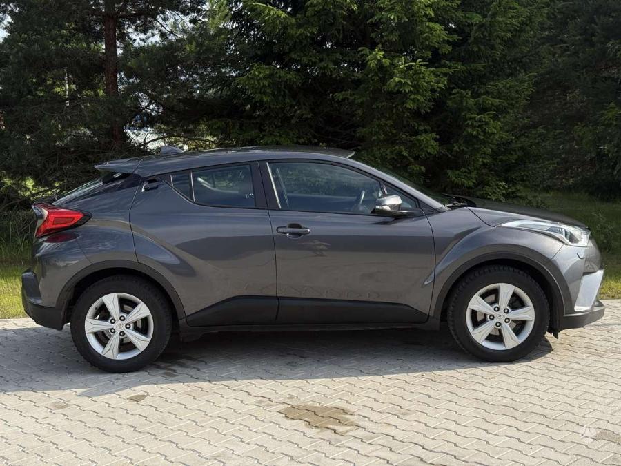 Grey Toyota C-HR 2017 in Utena, with an engine capacity of 1.20 L and mileage of 162 thousand km for 11600 €, photo 22 on AUTOMOTO.COM.LV