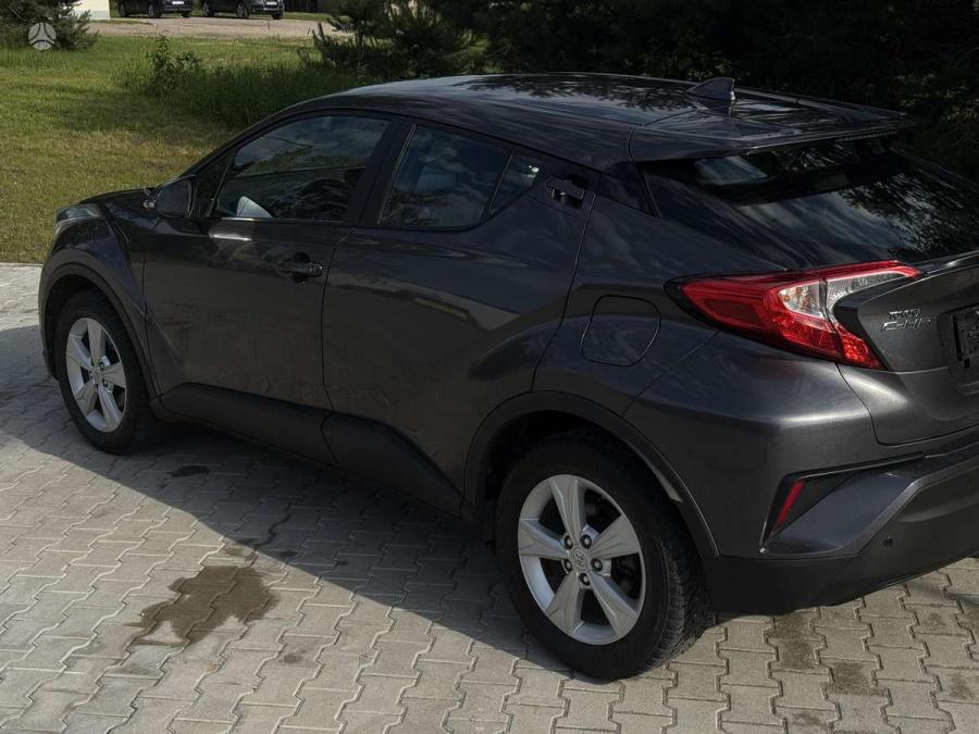 Grey Toyota C-HR 2017 in Utena, with an engine capacity of 1.20 L and mileage of 162 thousand km for 11600 €, photo 23 on AUTOMOTO.COM.LV
