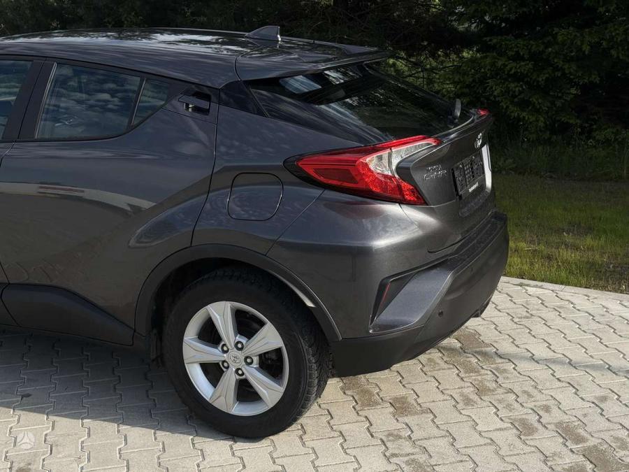 Grey Toyota C-HR 2017 in Utena, with an engine capacity of 1.20 L and mileage of 162 thousand km for 11600 €, photo 24 on AUTOMOTO.COM.LV