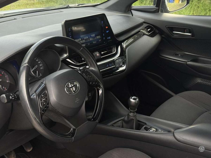 Grey Toyota C-HR 2017 in Utena, with an engine capacity of 1.20 L and mileage of 162 thousand km for 11600 €, photo 27 on AUTOMOTO.COM.LV