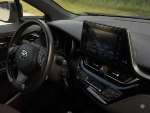 Grey Toyota C-HR 2017 in Utena, with an engine capacity of 1.20 L and mileage of 162 thousand km for 11600 €, photo 28 on AUTOMOTO.COM.LV