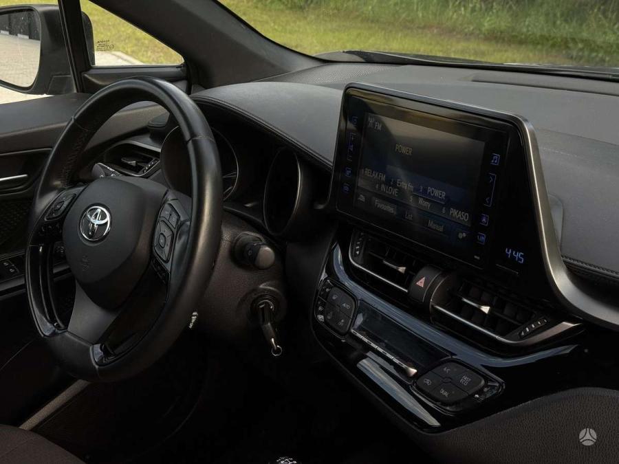Grey Toyota C-HR 2017 in Utena, with an engine capacity of 1.20 L and mileage of 162 thousand km for 11600 €, photo 28 on AUTOMOTO.COM.LV