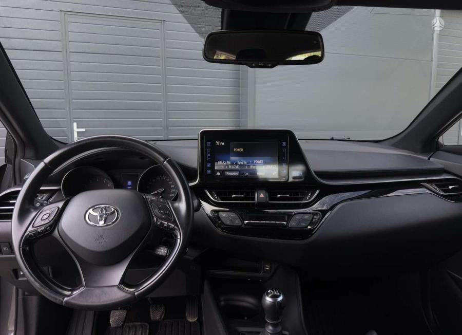 Grey Toyota C-HR 2017 in Utena, with an engine capacity of 1.20 L and mileage of 162 thousand km for 11600 €, photo 29 on AUTOMOTO.COM.LV