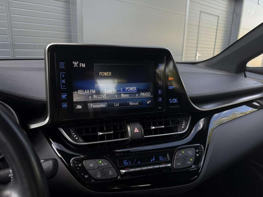 Grey Toyota C-HR 2017 in Utena, with an engine capacity of 1.20 L and mileage of 162 thousand km for 11600 €, photo 31 on AUTOMOTO.COM.LV