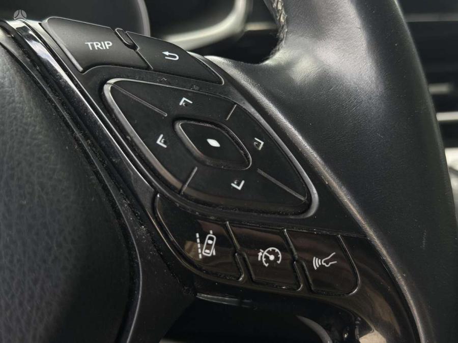 Grey Toyota C-HR 2017 in Utena, with an engine capacity of 1.20 L and mileage of 162 thousand km for 11600 €, photo 34 on AUTOMOTO.COM.LV