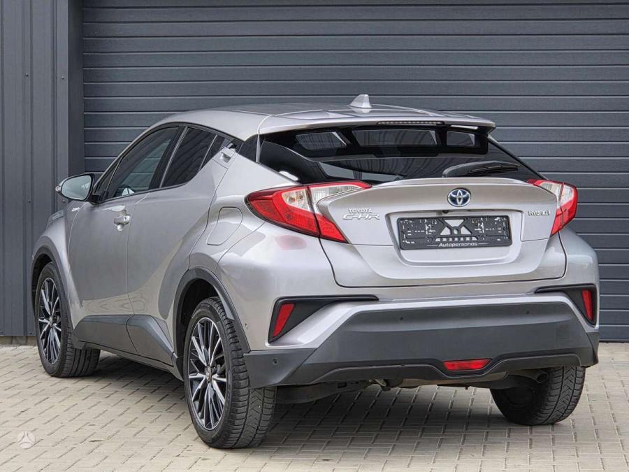 Серый Тойота C-HR 2017 в Каунас, объемом двигателя 1.80 л и пробегом 230 тыс. км за 15850 €, фото 5 на AUTOMOTO.COM.LV