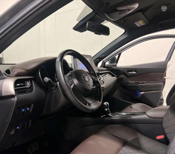 Grey Toyota C-HR 2017 in Klaipeda, with an engine capacity of 1.80 L and mileage of 205 thousand km for 15990 €, photo 2 on AUTOMOTO.COM.LV