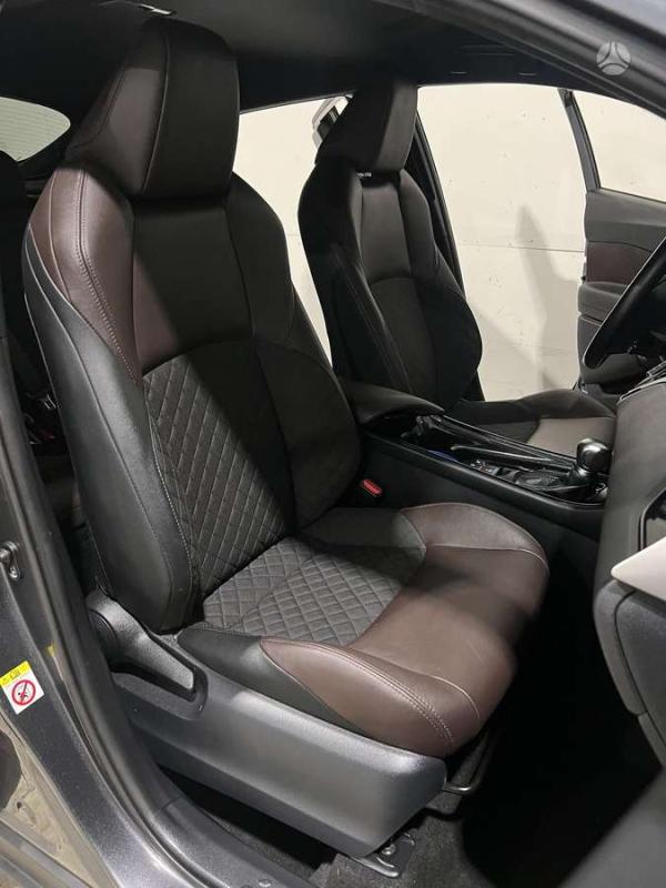 Grey Toyota C-HR 2017 in Klaipeda, with an engine capacity of 1.80 L and mileage of 205 thousand km for 15990 €, photo 3 on AUTOMOTO.COM.LV