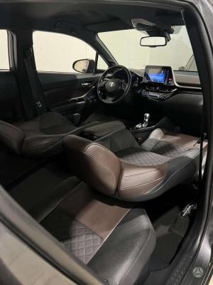 Серый Тойота C-HR 2017 в Клайпеда, объемом двигателя 1.80 л и пробегом 205 тыс. км за 15990 €, фото 14 на AUTOMOTO.COM.LV