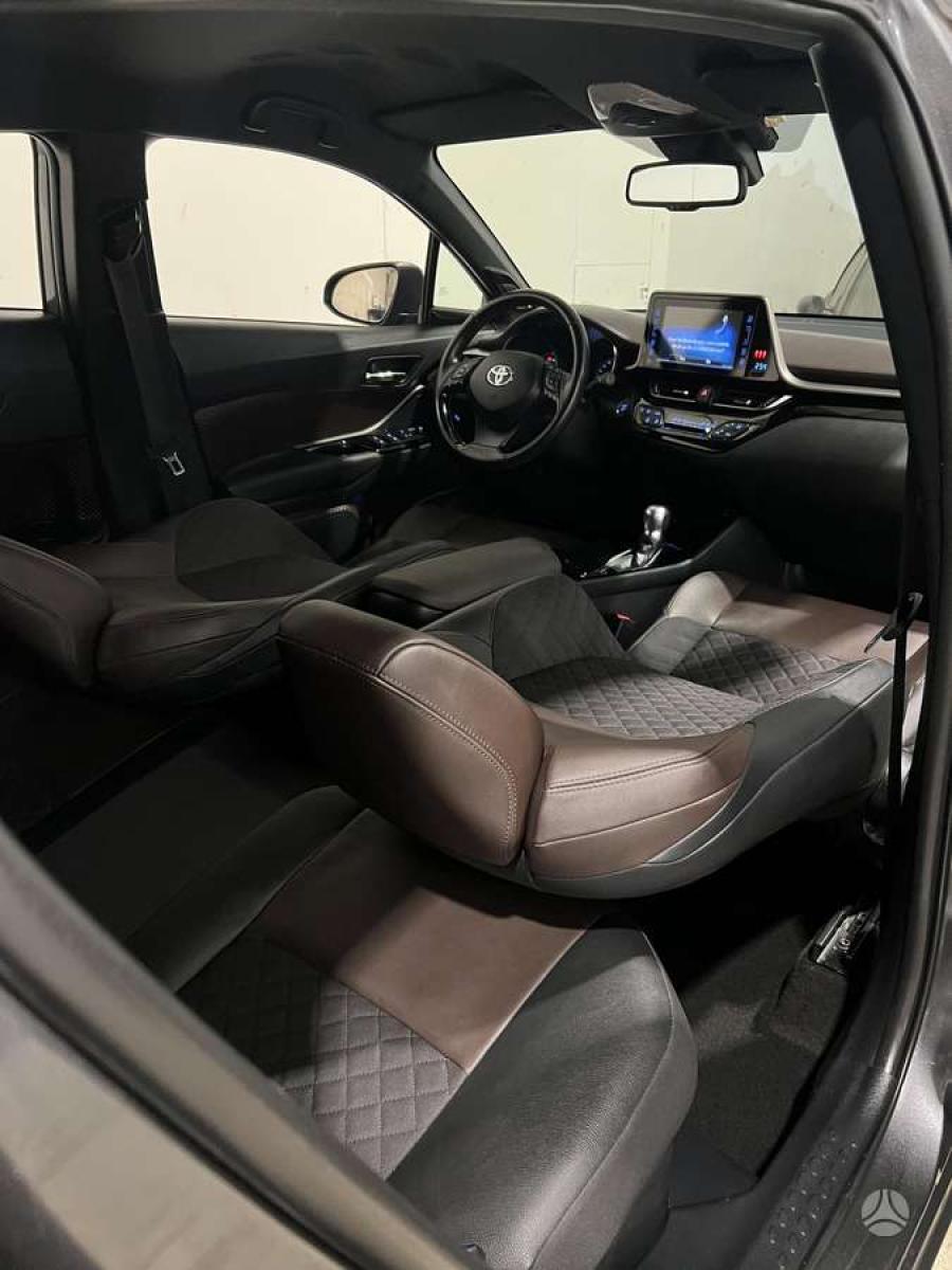 Серый Тойота C-HR 2017 в Клайпеда, объемом двигателя 1.80 л и пробегом 205 тыс. км за 15990 €, фото 14 на AUTOMOTO.COM.LV
