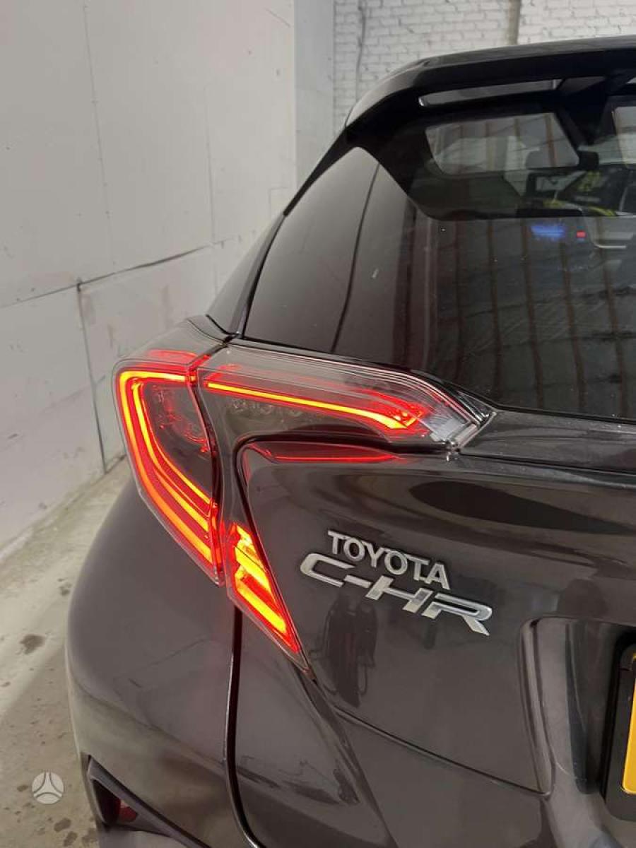 Серый Тойота C-HR 2017 в Клайпеда, объемом двигателя 1.80 л и пробегом 205 тыс. км за 15990 €, фото 19 на AUTOMOTO.COM.LV