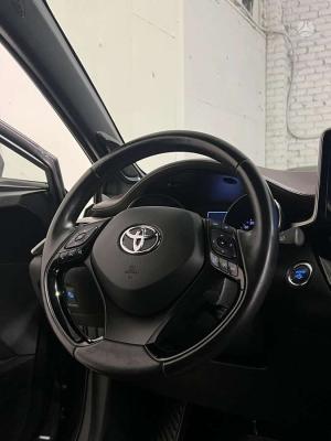 Серый Тойота C-HR 2017 в Клайпеда, объемом двигателя 1.80 л и пробегом 205 тыс. км за 15990 €, фото 23 на AUTOMOTO.COM.LV
