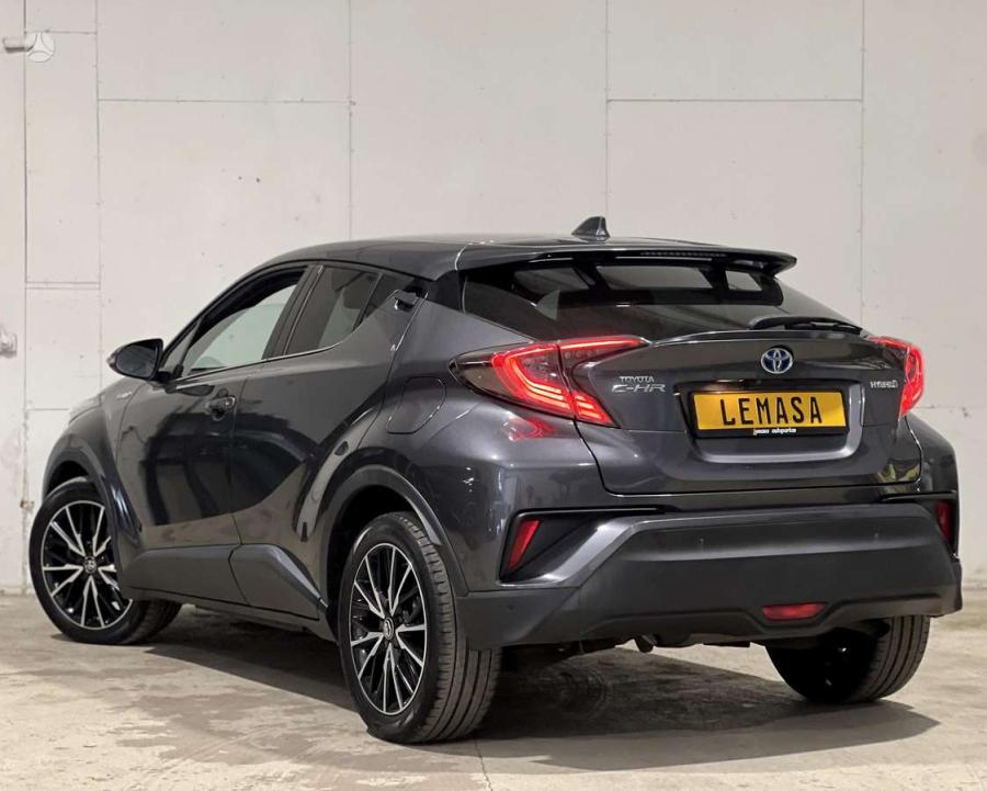 Серый Тойота C-HR 2017 в Клайпеда, объемом двигателя 1.80 л и пробегом 205 тыс. км за 15990 €, фото 26 на AUTOMOTO.COM.LV