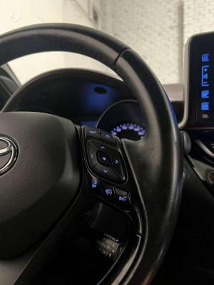 Серый Тойота C-HR 2017 в Клайпеда, объемом двигателя 1.80 л и пробегом 205 тыс. км за 15990 €, фото 28 на AUTOMOTO.COM.LV