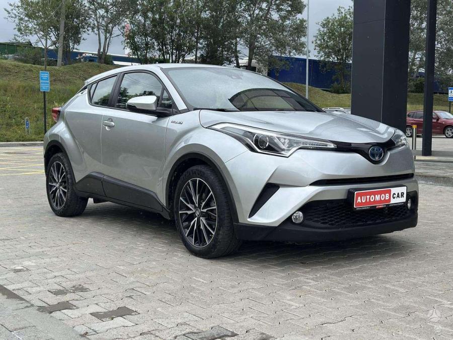 Pelēks Toyota C-HR 2017 Viļņa, ar dzinēja tilpumu 1.80 L un nobraukumu 43 tūkst. km par 17350 €, foto 1 vietnē AUTOMOTO.COM.LV