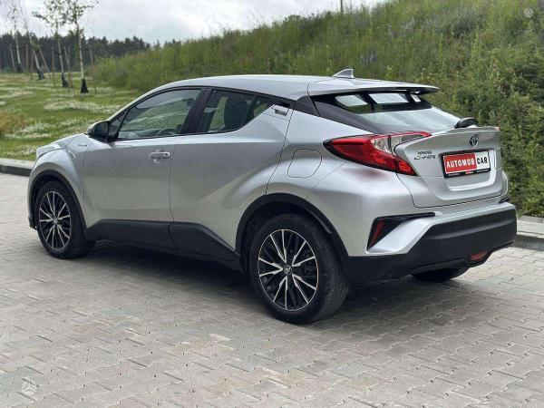 Pelēks Toyota C-HR 2017 Viļņa, ar dzinēja tilpumu 1.80 L un nobraukumu 43 tūkst. km par 17350 €, foto 6 vietnē AUTOMOTO.COM.LV