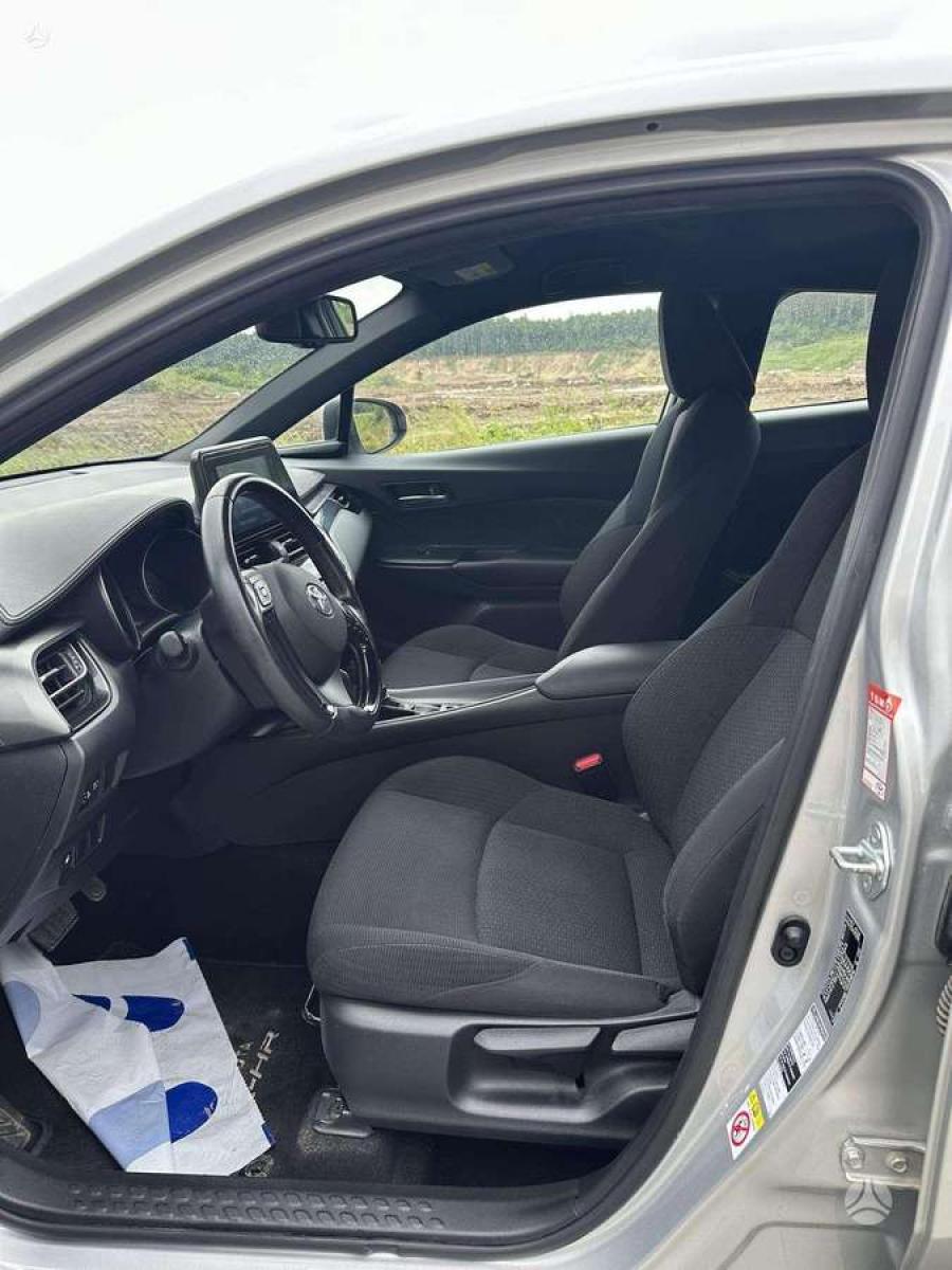 Pelēks Toyota C-HR 2017 Viļņa, ar dzinēja tilpumu 1.80 L un nobraukumu 43 tūkst. km par 17350 €, foto 19 vietnē AUTOMOTO.COM.LV