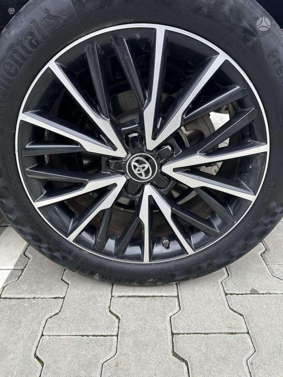 Pelēks Toyota C-HR 2017 Viļņa, ar dzinēja tilpumu 1.80 L un nobraukumu 43 tūkst. km par 17350 €, foto 30 vietnē AUTOMOTO.COM.LV