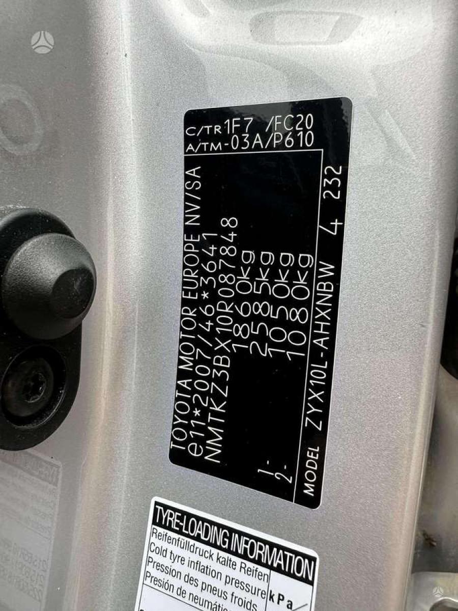 Pelēks Toyota C-HR 2017 Viļņa, ar dzinēja tilpumu 1.80 L un nobraukumu 43 tūkst. km par 17350 €, foto 31 vietnē AUTOMOTO.COM.LV