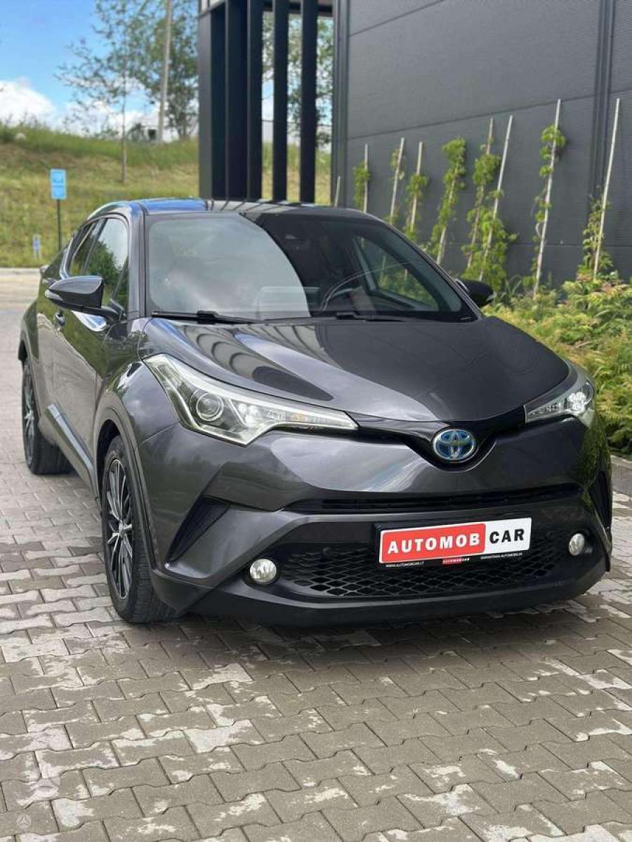 Pelēks Toyota C-HR 2017 Viļņa, ar dzinēja tilpumu 1.80 L un nobraukumu 169 tūkst. km par 15590 €, foto 1 vietnē AUTOMOTO.COM.LV