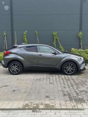 Pelēks Toyota C-HR 2017 Viļņa, ar dzinēja tilpumu 1.80 L un nobraukumu 169 tūkst. km par 15590 €, foto 7 vietnē AUTOMOTO.COM.LV