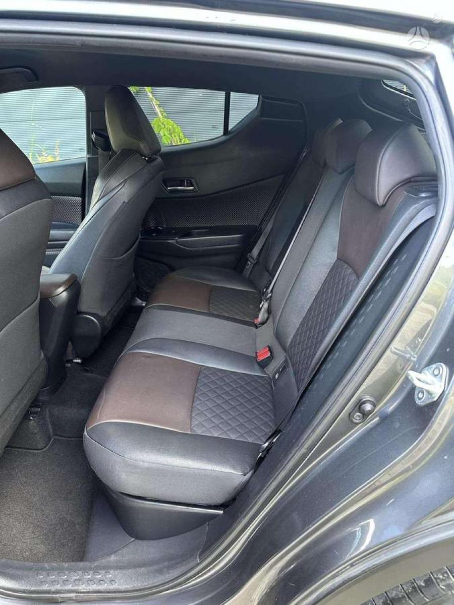 Pelēks Toyota C-HR 2017 Viļņa, ar dzinēja tilpumu 1.80 L un nobraukumu 169 tūkst. km par 15590 €, foto 19 vietnē AUTOMOTO.COM.LV