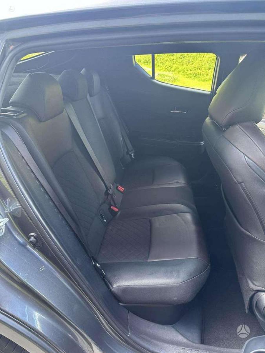 Pelēks Toyota C-HR 2017 Viļņa, ar dzinēja tilpumu 1.80 L un nobraukumu 169 tūkst. km par 15590 €, foto 21 vietnē AUTOMOTO.COM.LV