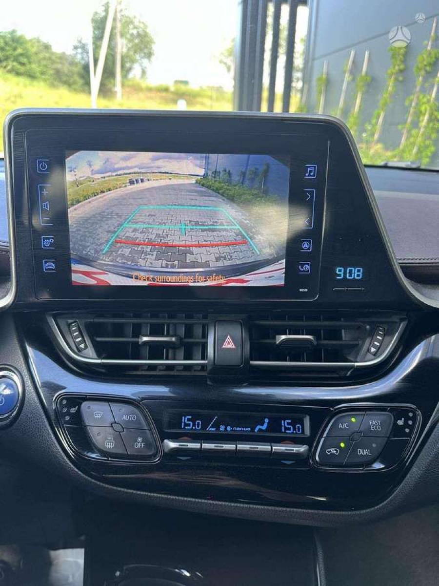 Pelēks Toyota C-HR 2017 Viļņa, ar dzinēja tilpumu 1.80 L un nobraukumu 169 tūkst. km par 15590 €, foto 31 vietnē AUTOMOTO.COM.LV