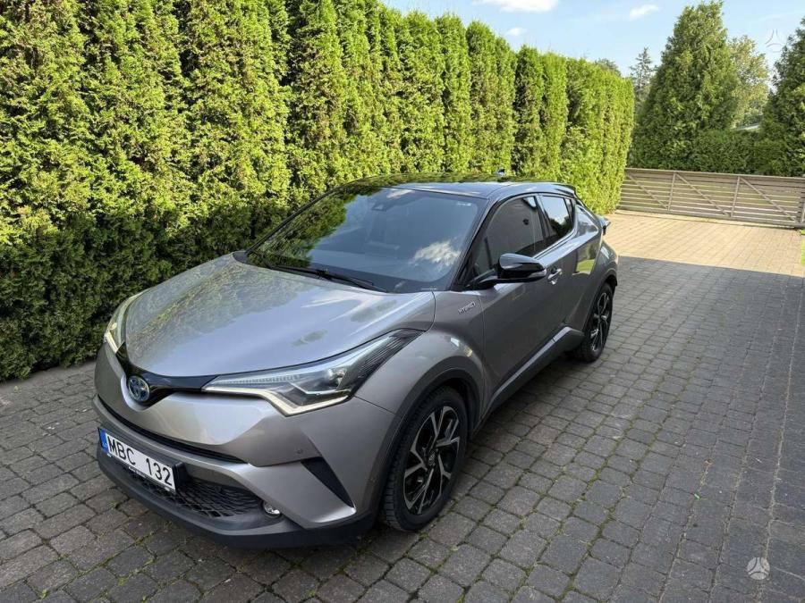 Серый Тойота C-HR 2017 в Укмерге, объемом двигателя 1.80 л и пробегом 91 тыс. км за 18000 €, фото 4 на AUTOMOTO.COM.LV