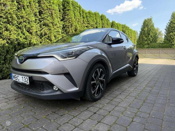 Grey Toyota C-HR 2017 in Ukmerge, with an engine capacity of 1.80 L and mileage of 91 thousand km for 18000 €, photo 4 on AUTOMOTO.COM.LV