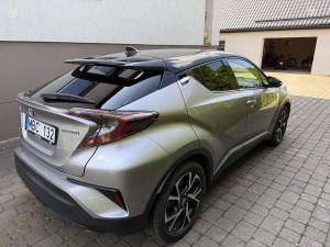 Серый Тойота C-HR 2017 в Укмерге, объемом двигателя 1.80 л и пробегом 91 тыс. км за 18000 €, фото 6 на AUTOMOTO.COM.LV