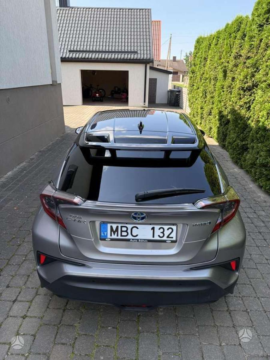Серый Тойота C-HR 2017 в Укмерге, объемом двигателя 1.80 л и пробегом 91 тыс. км за 18000 €, фото 7 на AUTOMOTO.COM.LV