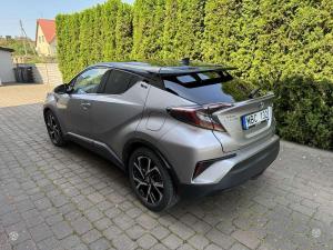 Серый Тойота C-HR 2017 в Укмерге, объемом двигателя 1.80 л и пробегом 91 тыс. км за 18000 €, фото 8 на AUTOMOTO.COM.LV