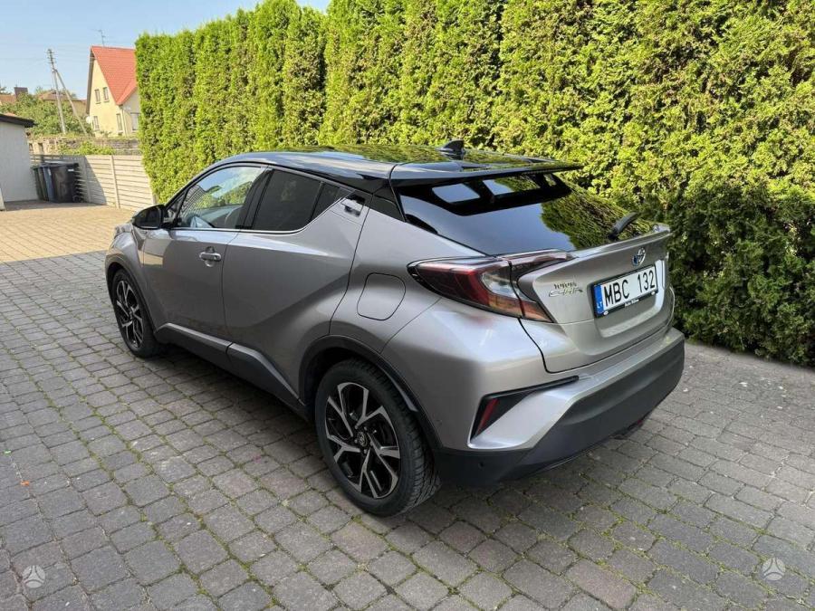 Серый Тойота C-HR 2017 в Укмерге, объемом двигателя 1.80 л и пробегом 91 тыс. км за 18000 €, фото 8 на AUTOMOTO.COM.LV