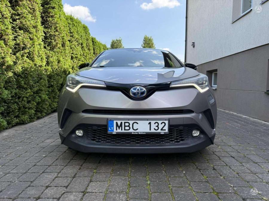 Серый Тойота C-HR 2017 в Укмерге, объемом двигателя 1.80 л и пробегом 91 тыс. км за 18000 €, фото 10 на AUTOMOTO.COM.LV