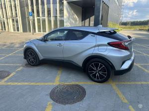 Pelēks Toyota C-HR 2017 Viļņa, ar dzinēja tilpumu 1.80 L un nobraukumu 158 tūkst. km par 15950 €, foto 8 vietnē AUTOMOTO.COM.LV