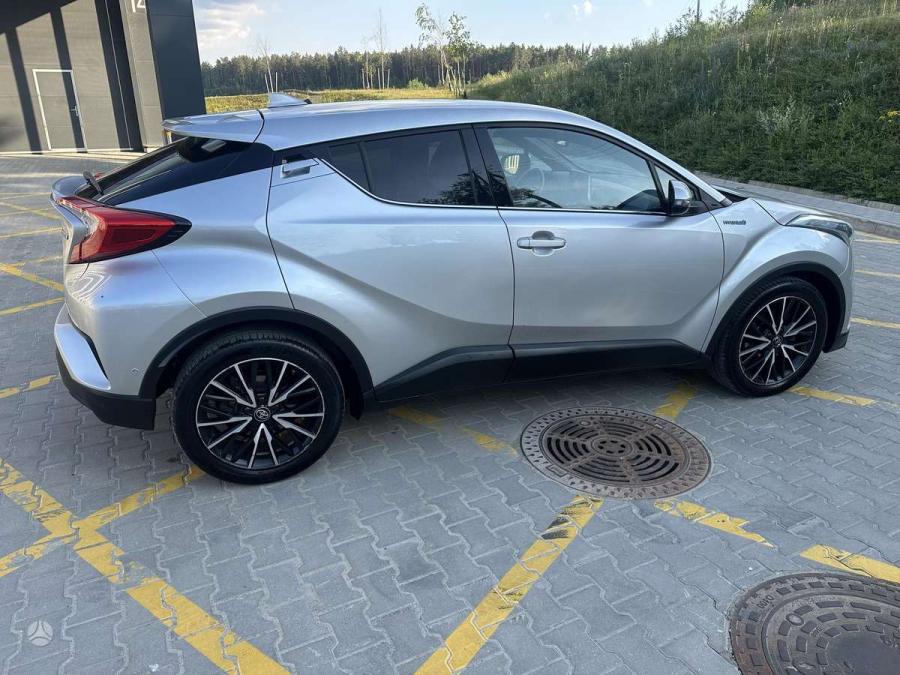 Pelēks Toyota C-HR 2017 Viļņa, ar dzinēja tilpumu 1.80 L un nobraukumu 158 tūkst. km par 15950 €, foto 14 vietnē AUTOMOTO.COM.LV