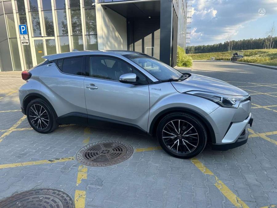 Pelēks Toyota C-HR 2017 Viļņa, ar dzinēja tilpumu 1.80 L un nobraukumu 158 tūkst. km par 15950 €, foto 16 vietnē AUTOMOTO.COM.LV