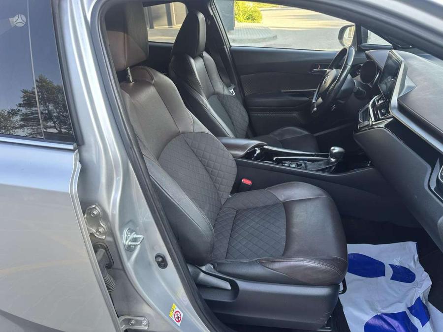 Pelēks Toyota C-HR 2017 Viļņa, ar dzinēja tilpumu 1.80 L un nobraukumu 158 tūkst. km par 15950 €, foto 18 vietnē AUTOMOTO.COM.LV