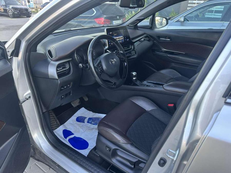Pelēks Toyota C-HR 2017 Viļņa, ar dzinēja tilpumu 1.80 L un nobraukumu 158 tūkst. km par 15950 €, foto 22 vietnē AUTOMOTO.COM.LV