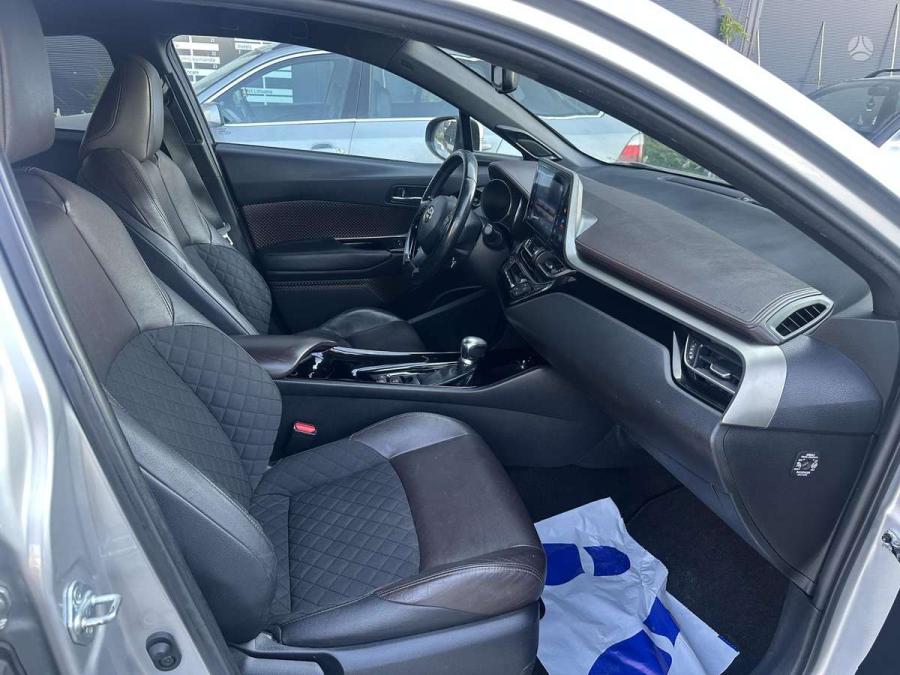 Pelēks Toyota C-HR 2017 Viļņa, ar dzinēja tilpumu 1.80 L un nobraukumu 158 tūkst. km par 15950 €, foto 26 vietnē AUTOMOTO.COM.LV