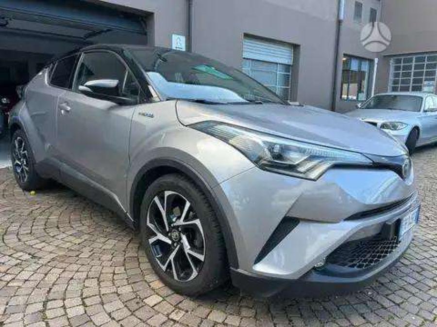 Pelēks Toyota C-HR 2017 Kauņa, ar dzinēja tilpumu 1.80 L un nobraukumu 161 tūkst. km par 15950 €, foto 1 vietnē AUTOMOTO.COM.LV