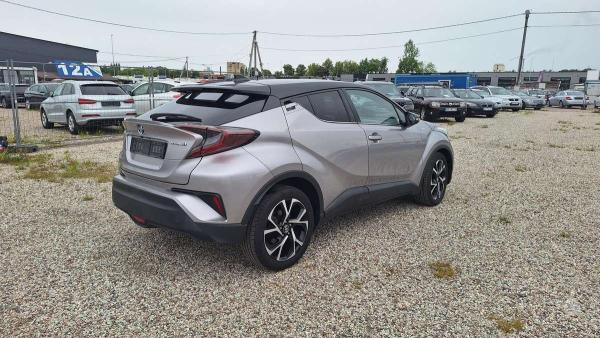 Grey Toyota C-HR 2017 in Kaunas, with an engine capacity of 1.80 L and mileage of 161 thousand km for 15950 €, photo 8 on AUTOMOTO.COM.LV